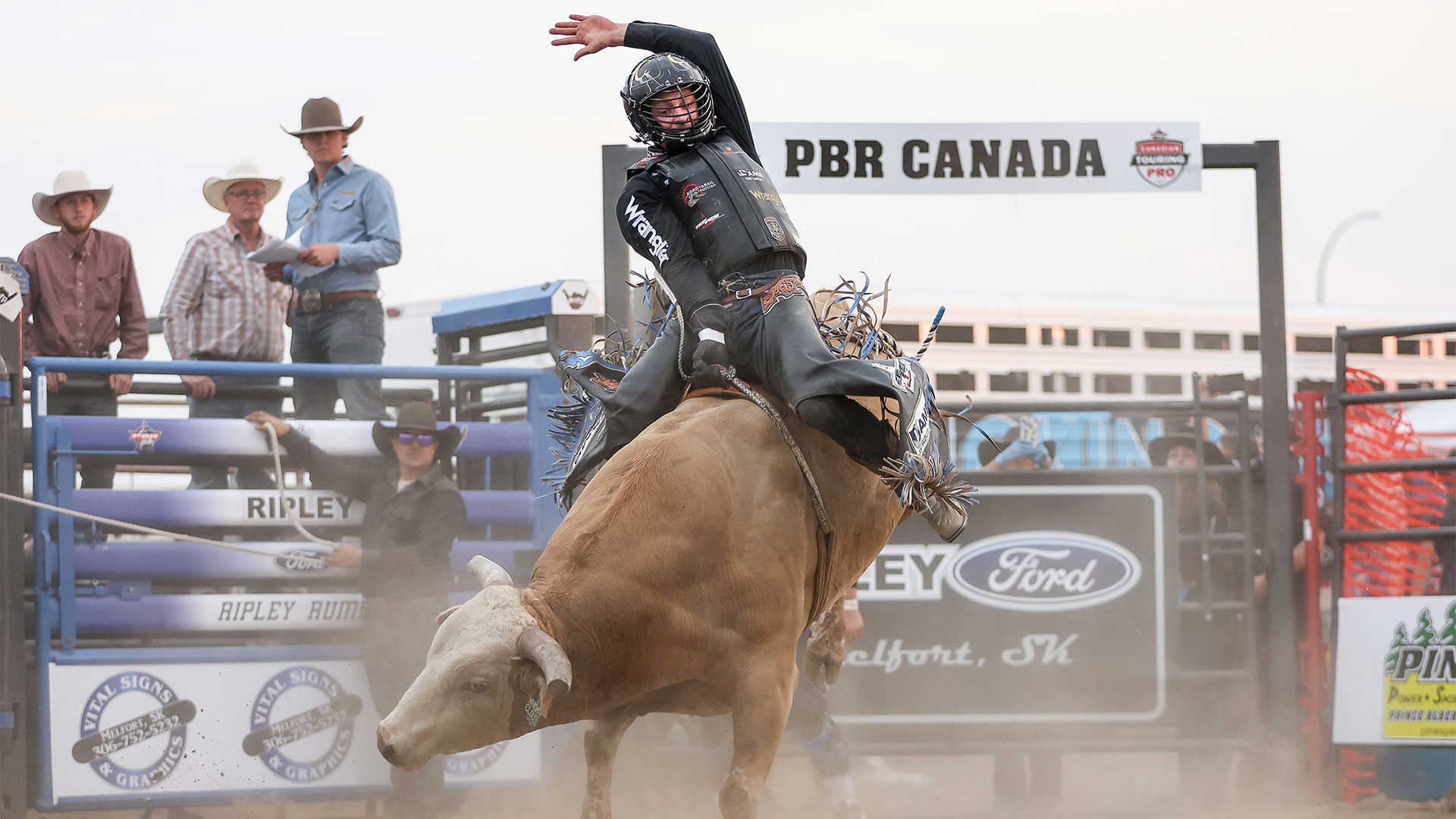 PBR | Coy Robbins wins PBR Canada Touring Pro Division event in Melfort, Saskatchewan, vaulting ...
